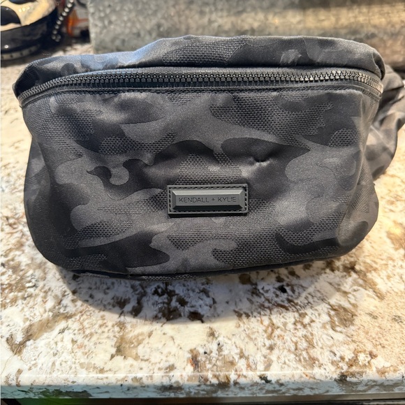 Kendall & Kylie | Bags | Kendall And Kylie Black Camo Belt Bag Fanny ...